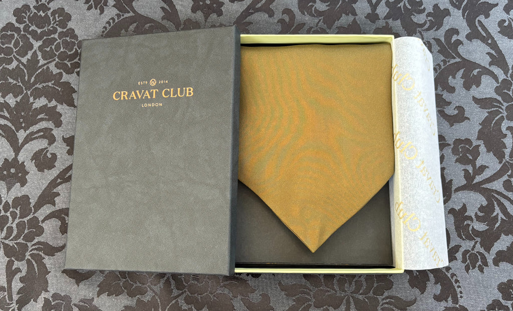 DOLMADES - Hand-Dyed Plain Green Silk Day Cravat – Cravat Club