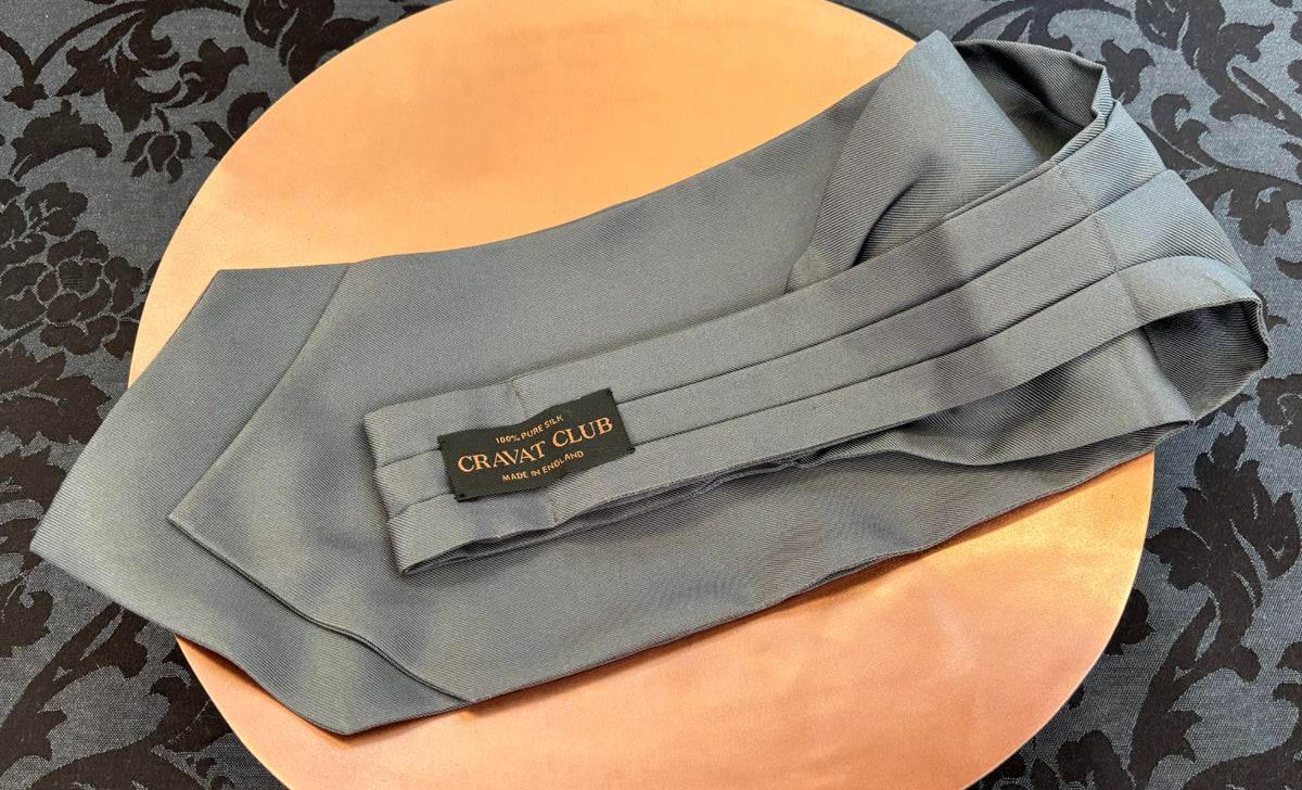 KATANA - Hand-Dyed Plain Grey Silk Day Cravat – Cravat Club