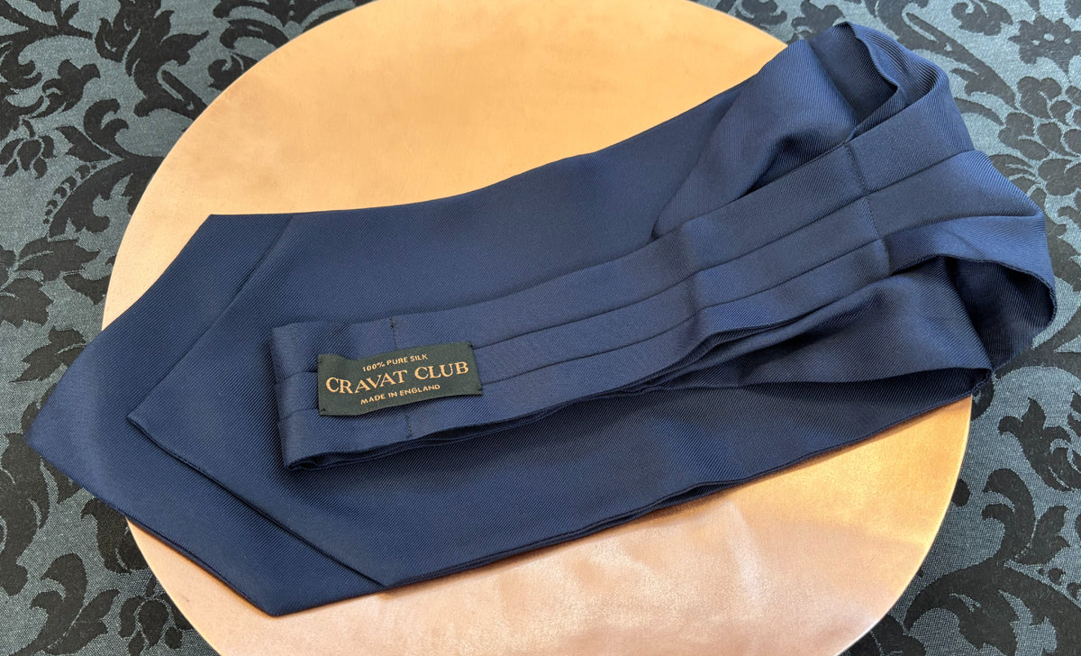 MARIANA - Hand-Dyed Plain Deep Blue Silk Day Cravat – Cravat Club