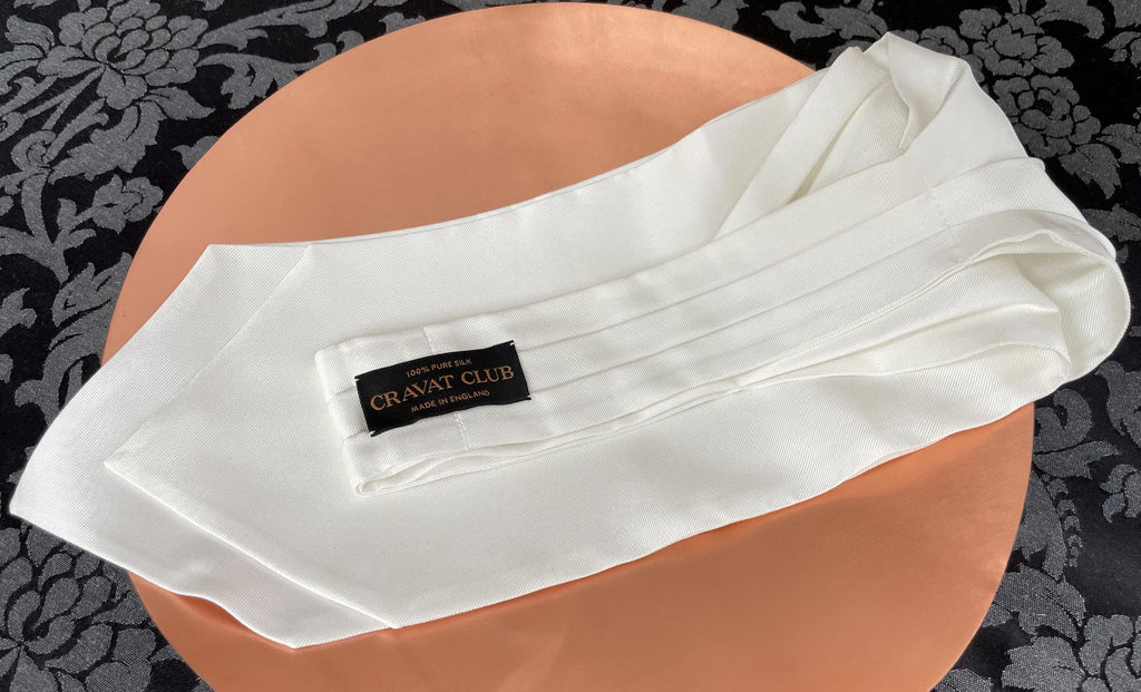 ROYAL ICING - Hand-Dyed Plain Lustrous White Silk Day Cravat – Cravat Club