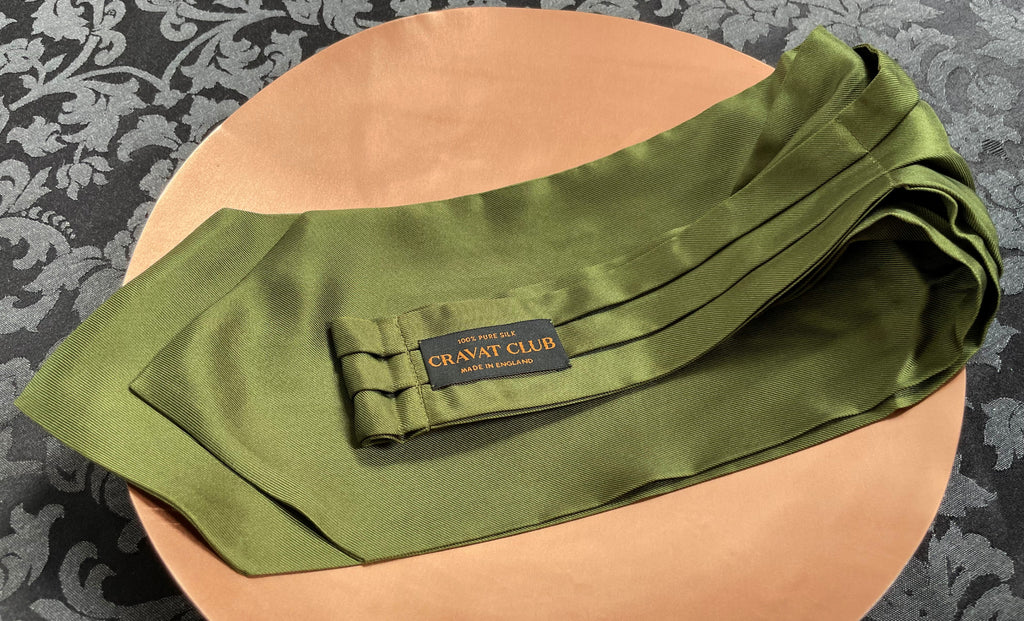 KOMBU - Hand-Dyed Plain Green Silk Day Cravat – Cravat Club