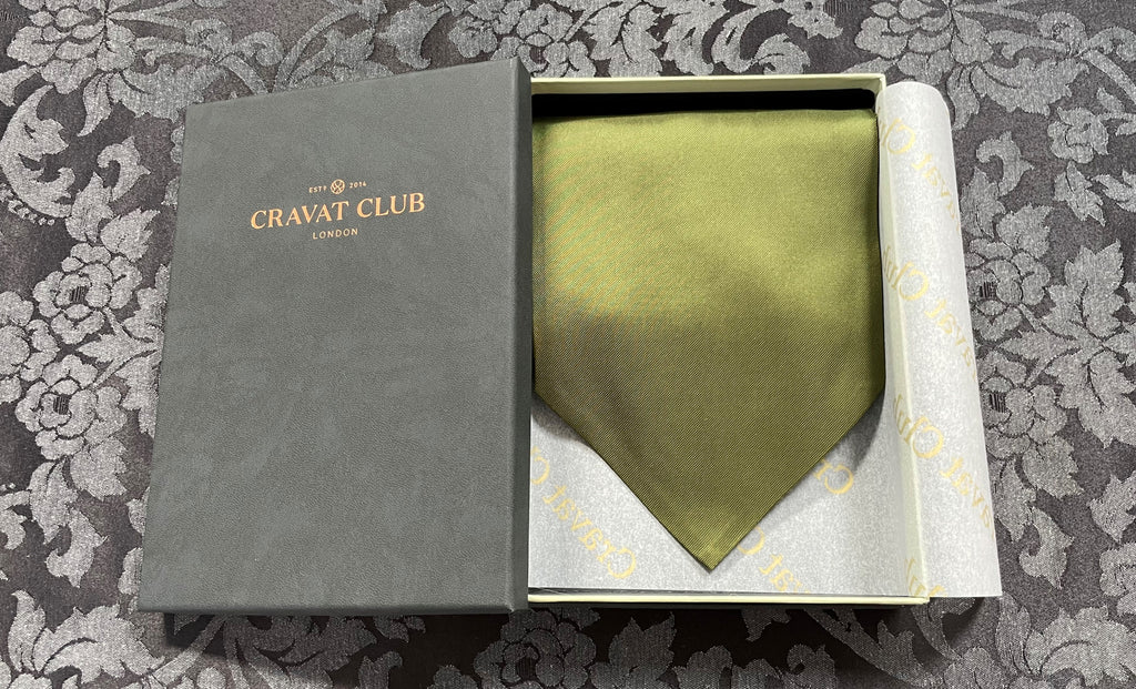 KOMBU - Hand-Dyed Plain Green Silk Day Cravat – Cravat Club