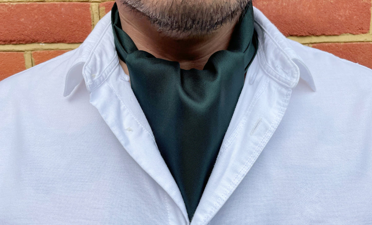 VERDANT - Hand-Dyed Plain Dark Green Silk Day Cravat – Cravat Club